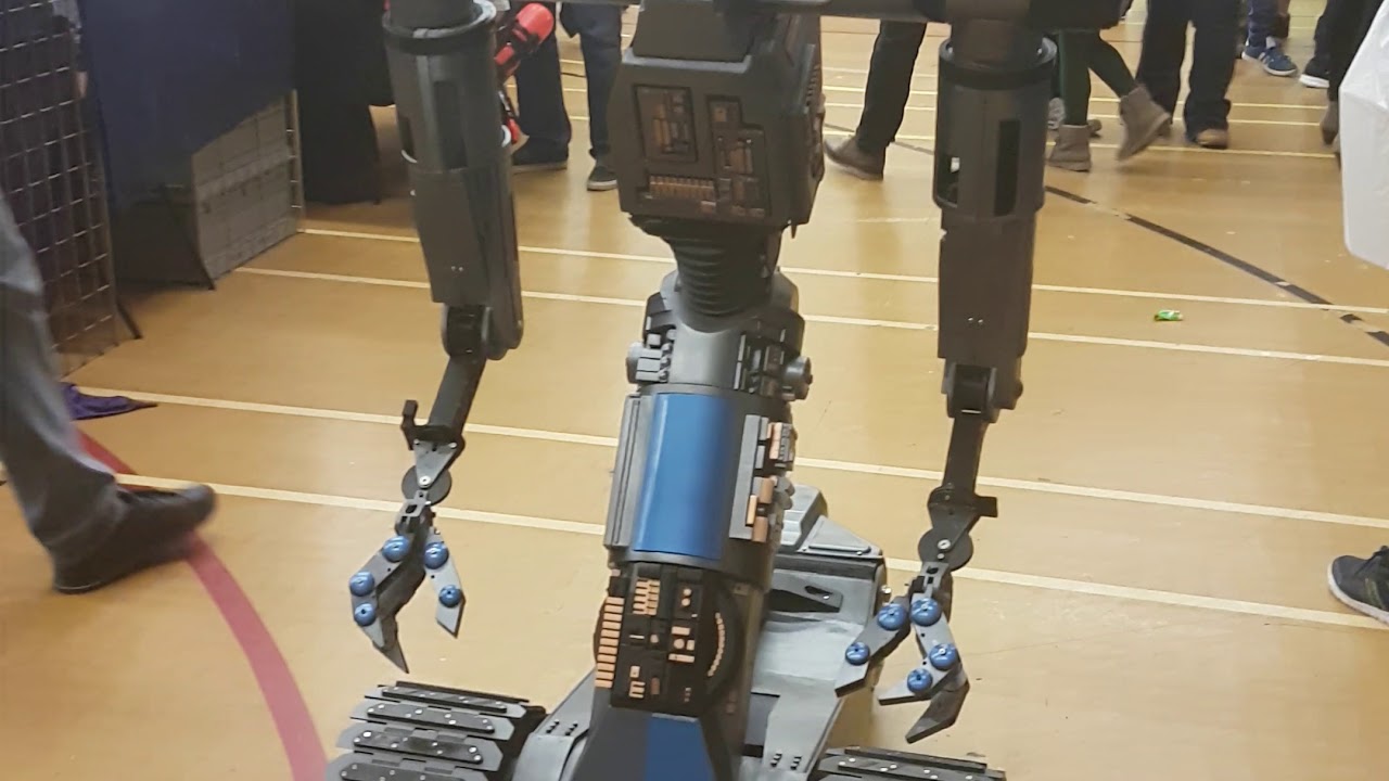 3D printed Johnny 5 At Reading Comic Con 2018 - YouTube