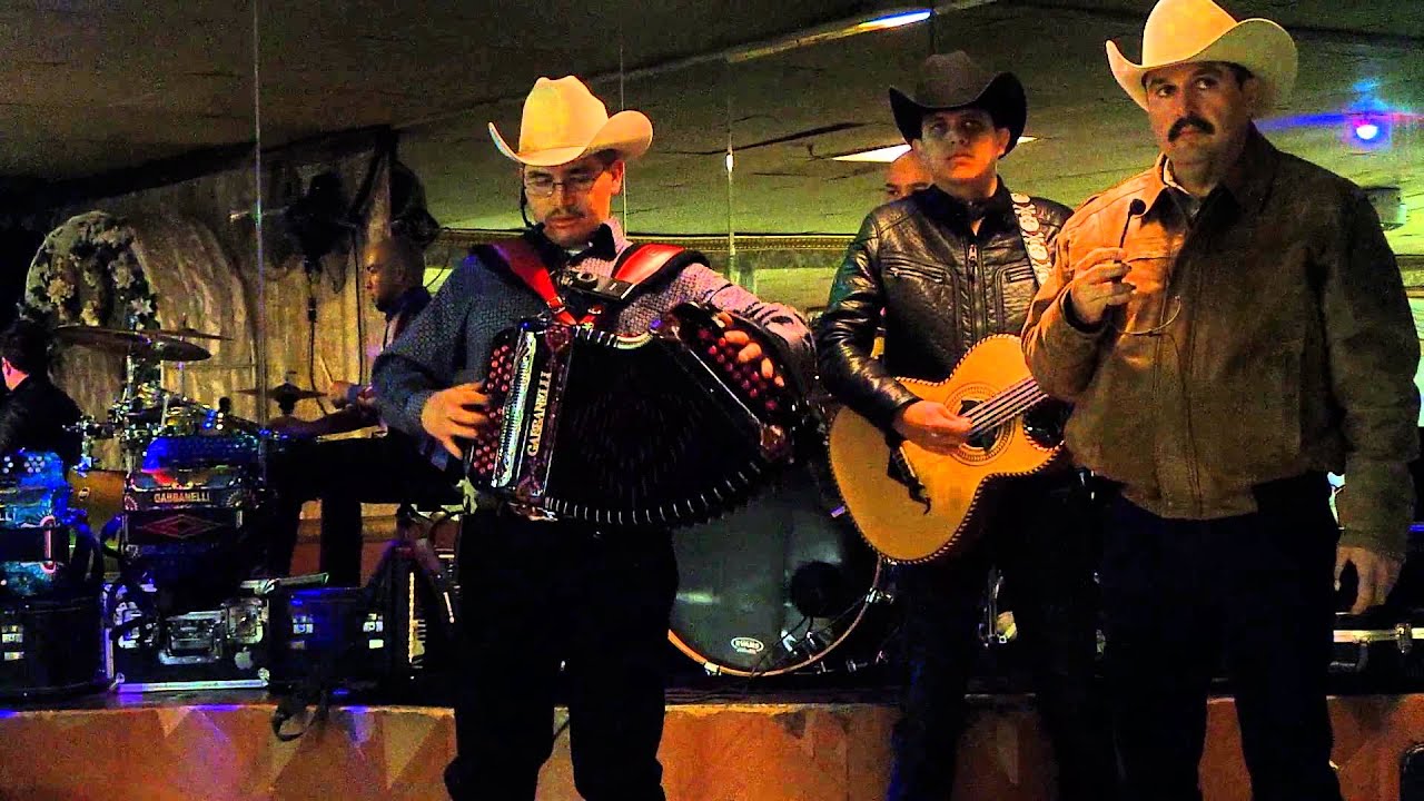 Un Corazon Amargo - YouTube