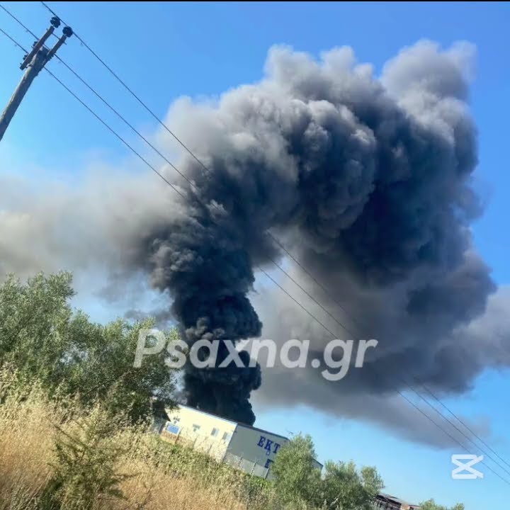 ‼️ΈΚΤΑΚΤΟ‼️: Μεγάλη φωτιά σε εργοστάσιο πλαστικών στην Ριτσώνα στην ...