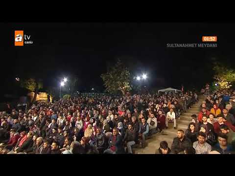 Nihat Hatipoğlu'nun programında ilahi rap çalıyor teyzeler ritme kulak veriyoor