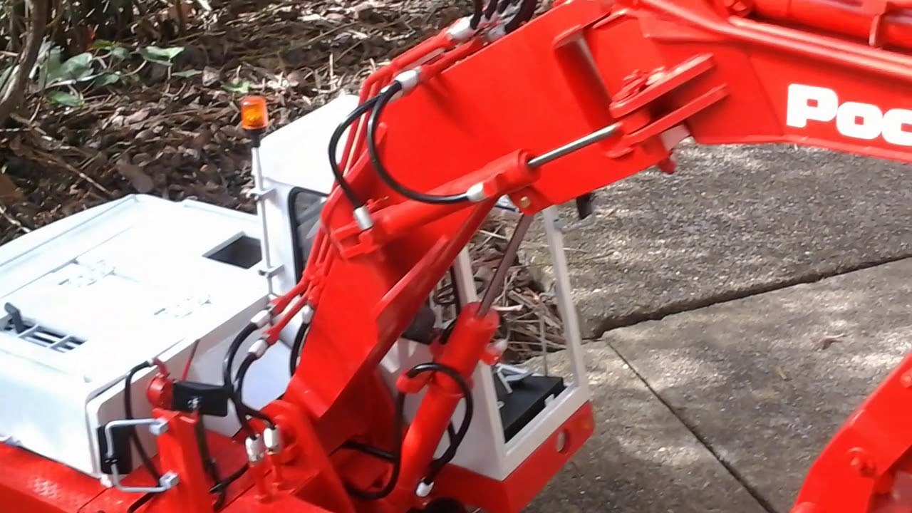 RC Bagger Poclain 75 Mobilbagger 1:14 aus Kunststoff - YouTube