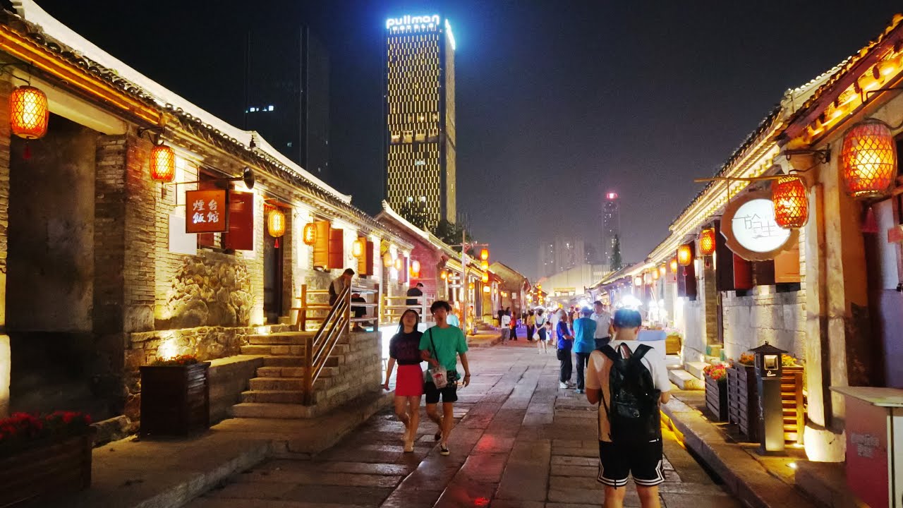 The Place with 600+ Years History. Night Walk of Yantai Suochengli ...