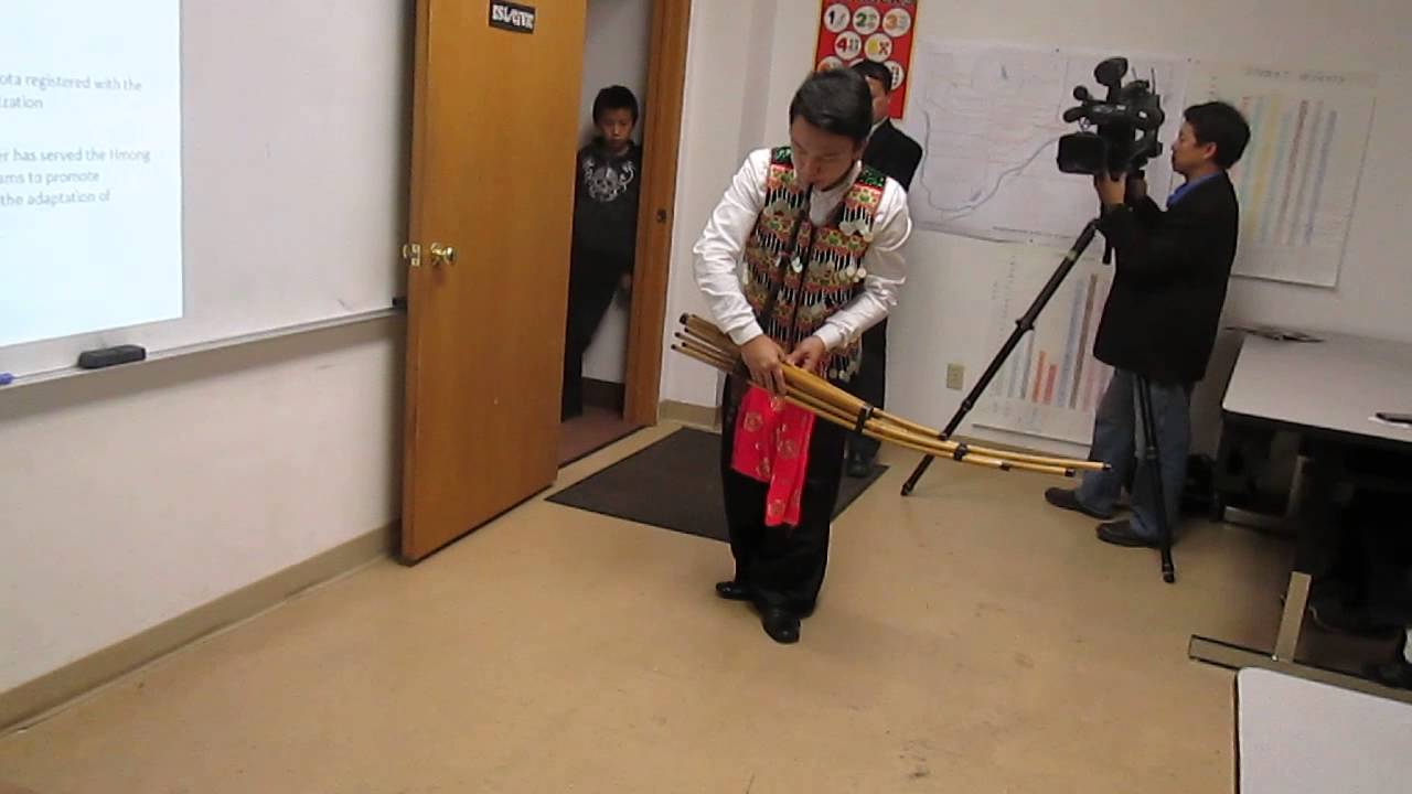 Hmong Cultural Center Qeej Troupe Performance at HCC Open House - YouTube