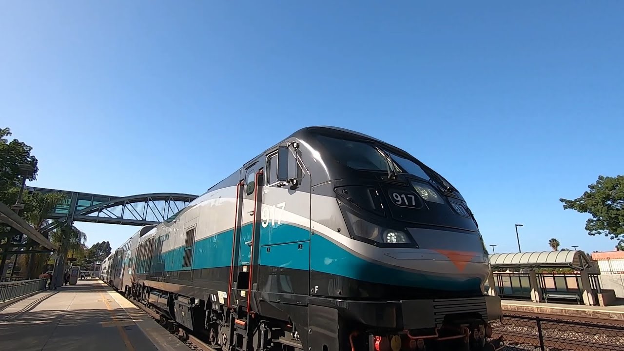 EMD F125 Metrolink Leaving Norwalk Station - YouTube