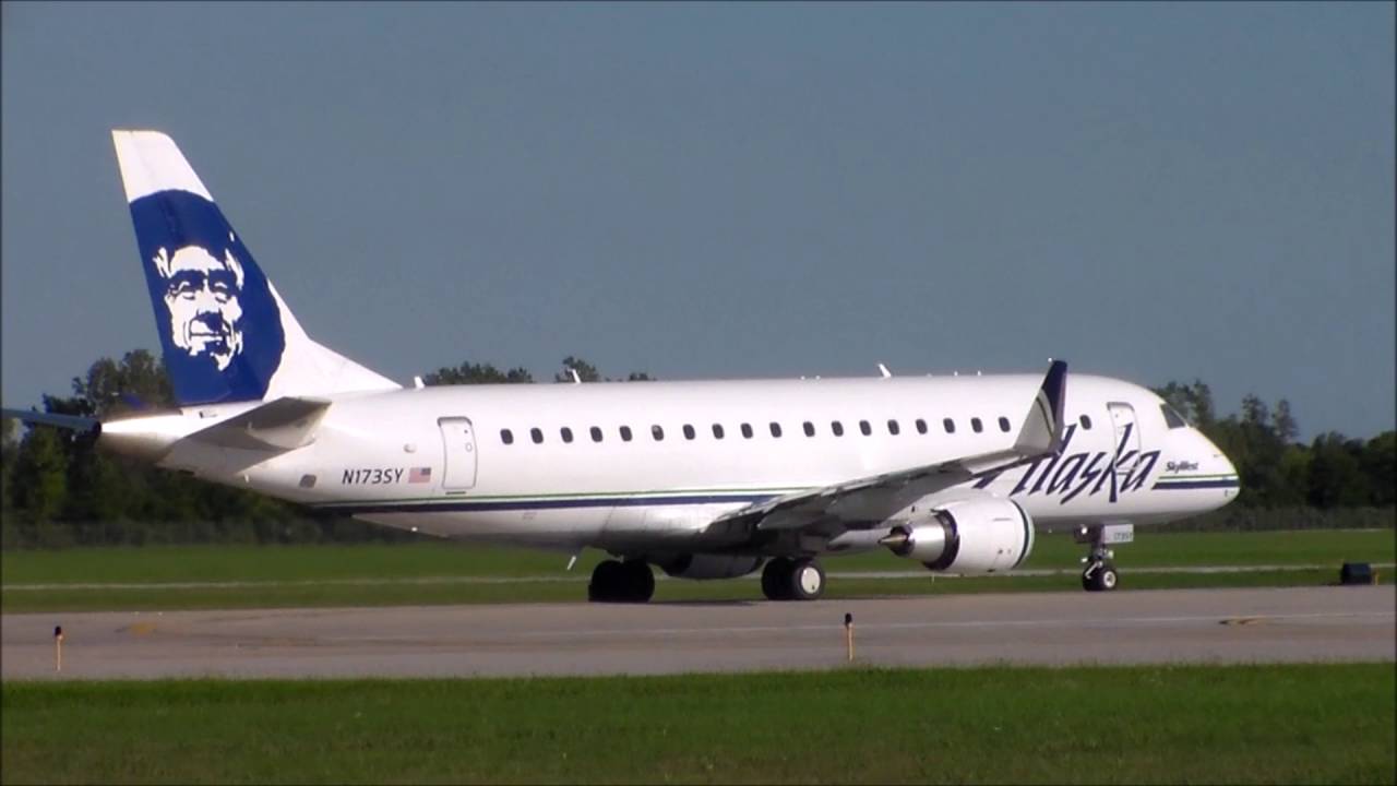 Alaska Airlines (SkyWest) E175 N173SY Takeoff from MKE Runway 19R - YouTube