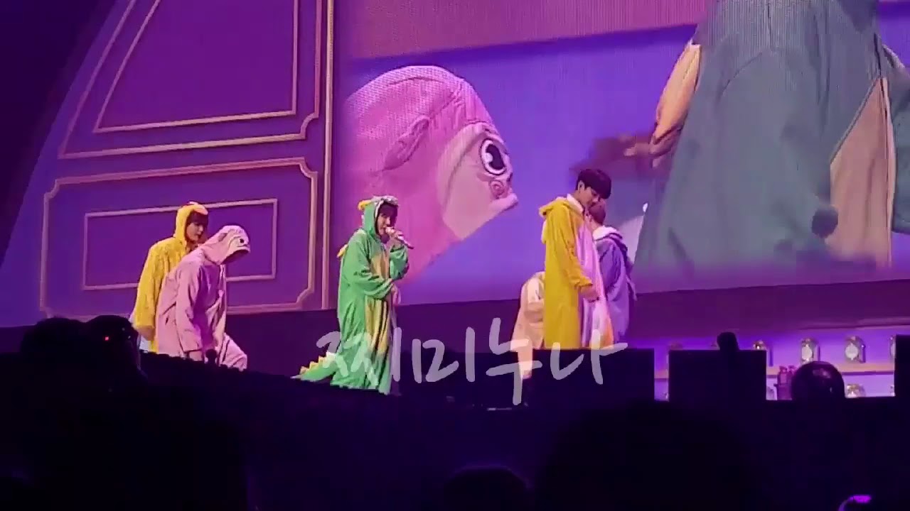 BTS 4th Muster Blood,Sweat&Tears with costumes -Happy Ever After 180113 ...