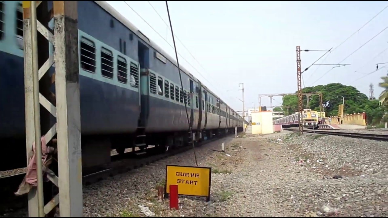 12607 Lalbagh super fast express blasting through korattur. - YouTube