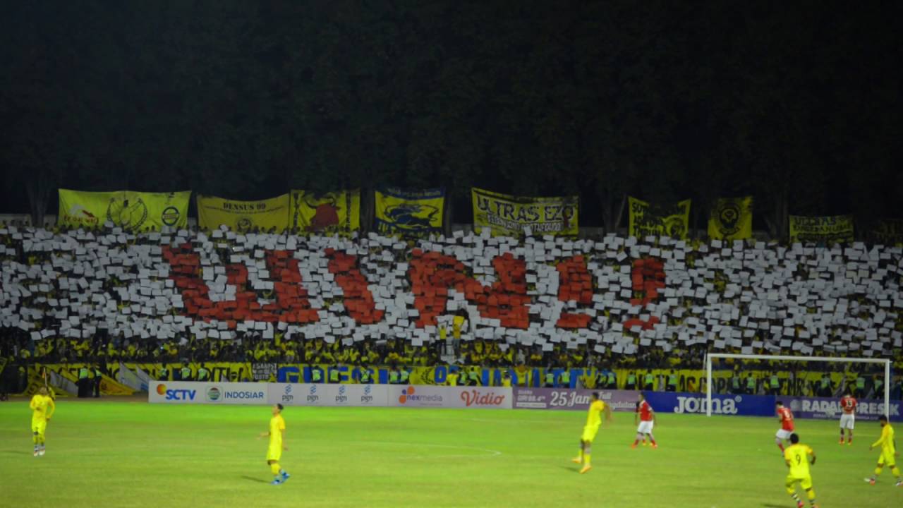 Ultras Gresik : Coreo WIN Match GU vs Persija ISC A (12-8-2016) - YouTube