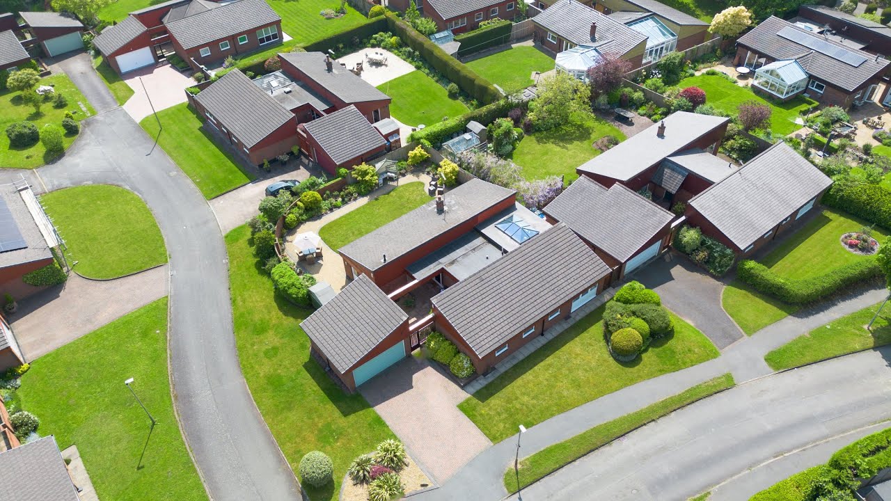 15 Denehurst Parkway, Delamere Park CW8 2UD - YouTube