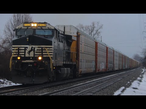 NS 11E passes McCord Park at MP 10 with cool P5A! - YouTube
