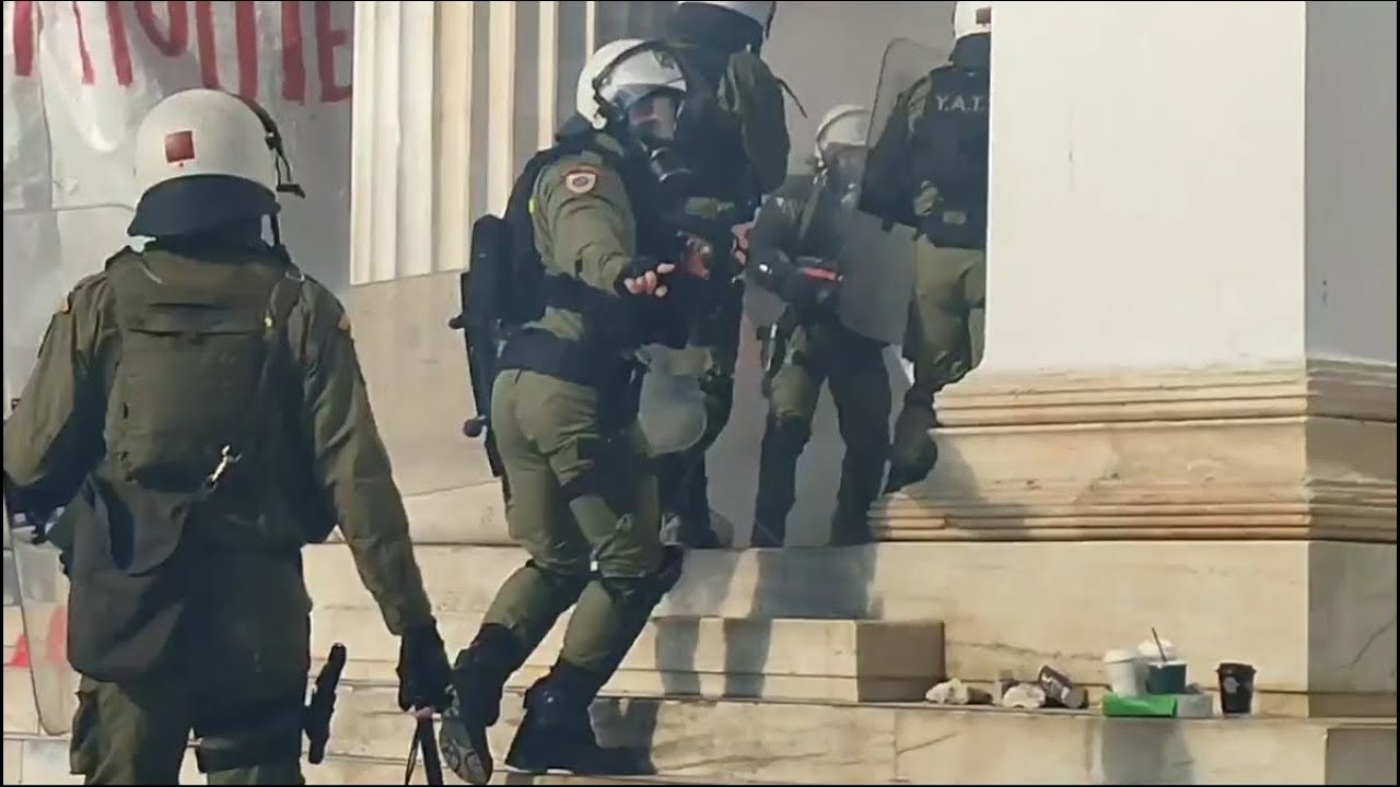 Απόπειρα ανθρωποκτονίας: Επίθεση των MAT με ασφυξιογόνα και κρότου ...