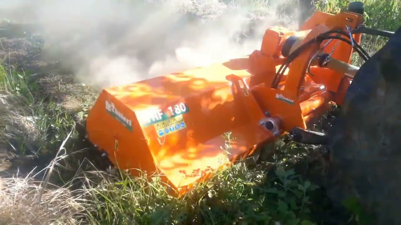 TRITURADORA HIERBA Y RESTOS DE PODA RINIERI TRF - YouTube