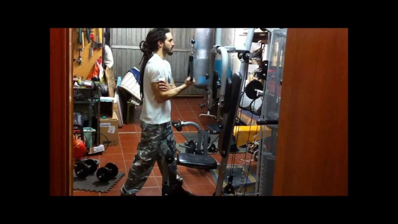 Extensión de tríceps a una mano en polea alta, agarre invertido - YouTube