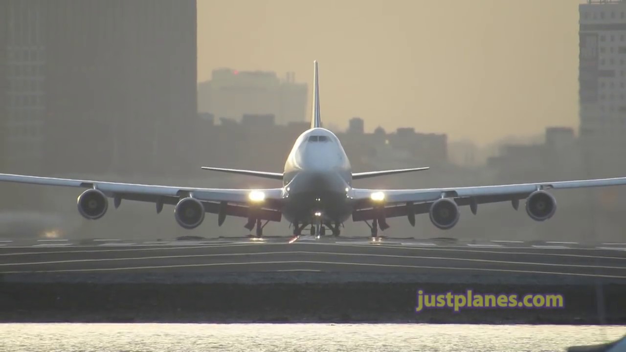 Lufthansa Boeing 747 Sunset Takeoff - YouTube