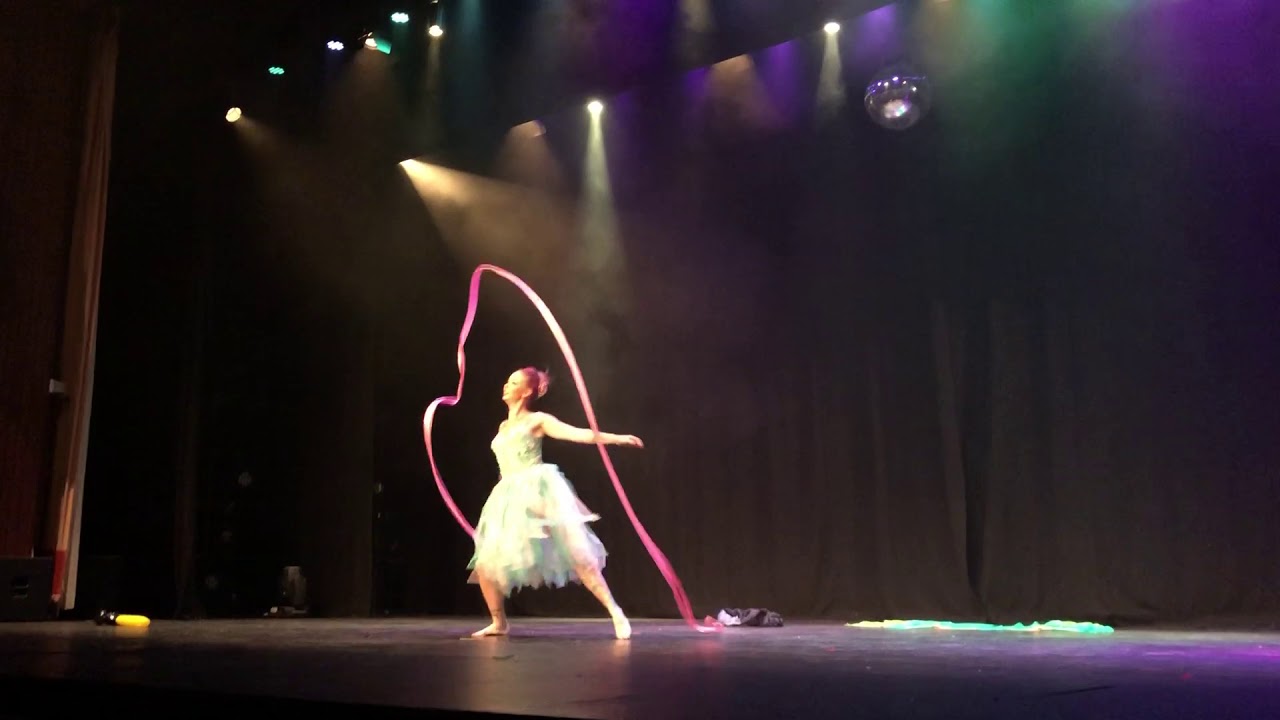 BURLESQUE IDOL BRISBANE Guest Judge SCARLET TINKABELLE - YouTube