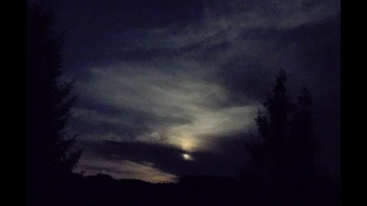 Nibiru System: At night, ghostly things in the sky - YouTube