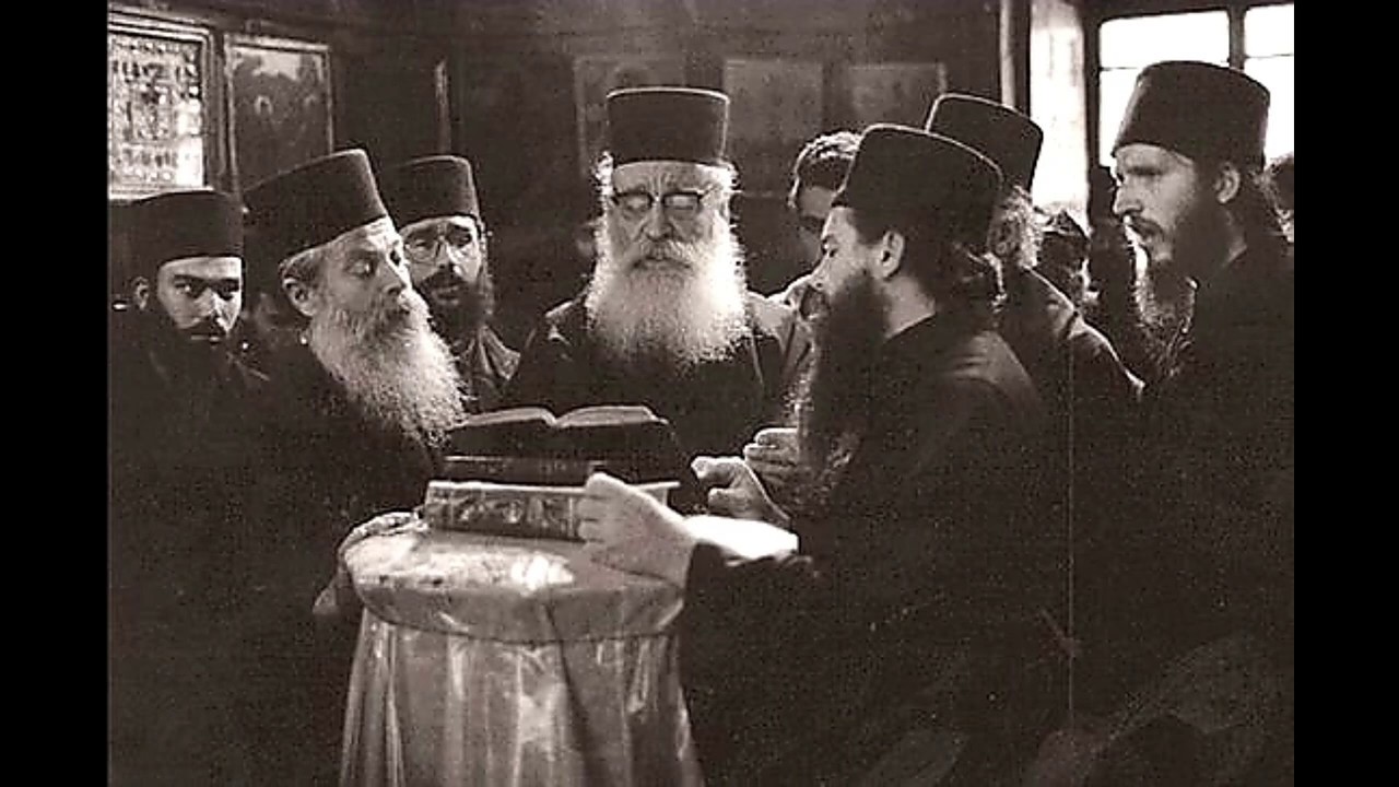 Πλούσιοι επτώχευσαν, ήχος πλ. ά, Αδελφότητα των Δανιηλαίων - YouTube