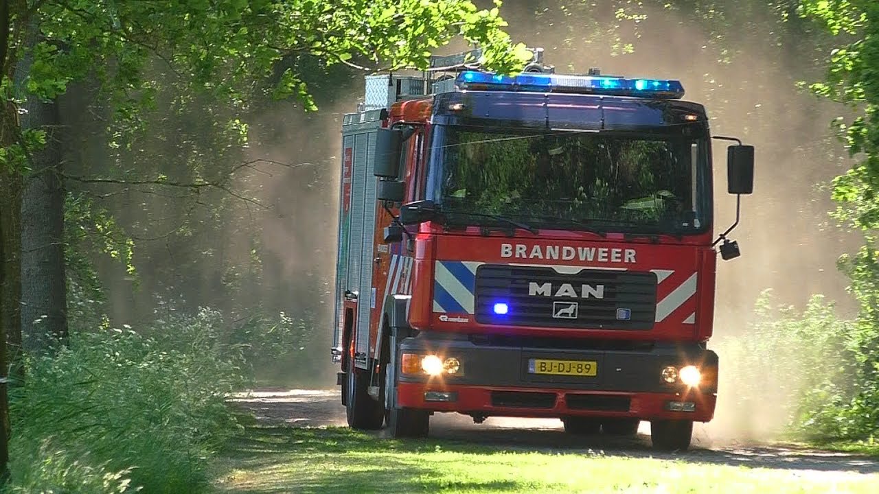 P1 TS Brandweer Jubbega 02-6433 naar een Brand Landbouwvoertuig in Hoornsterzwaag! - YouTube