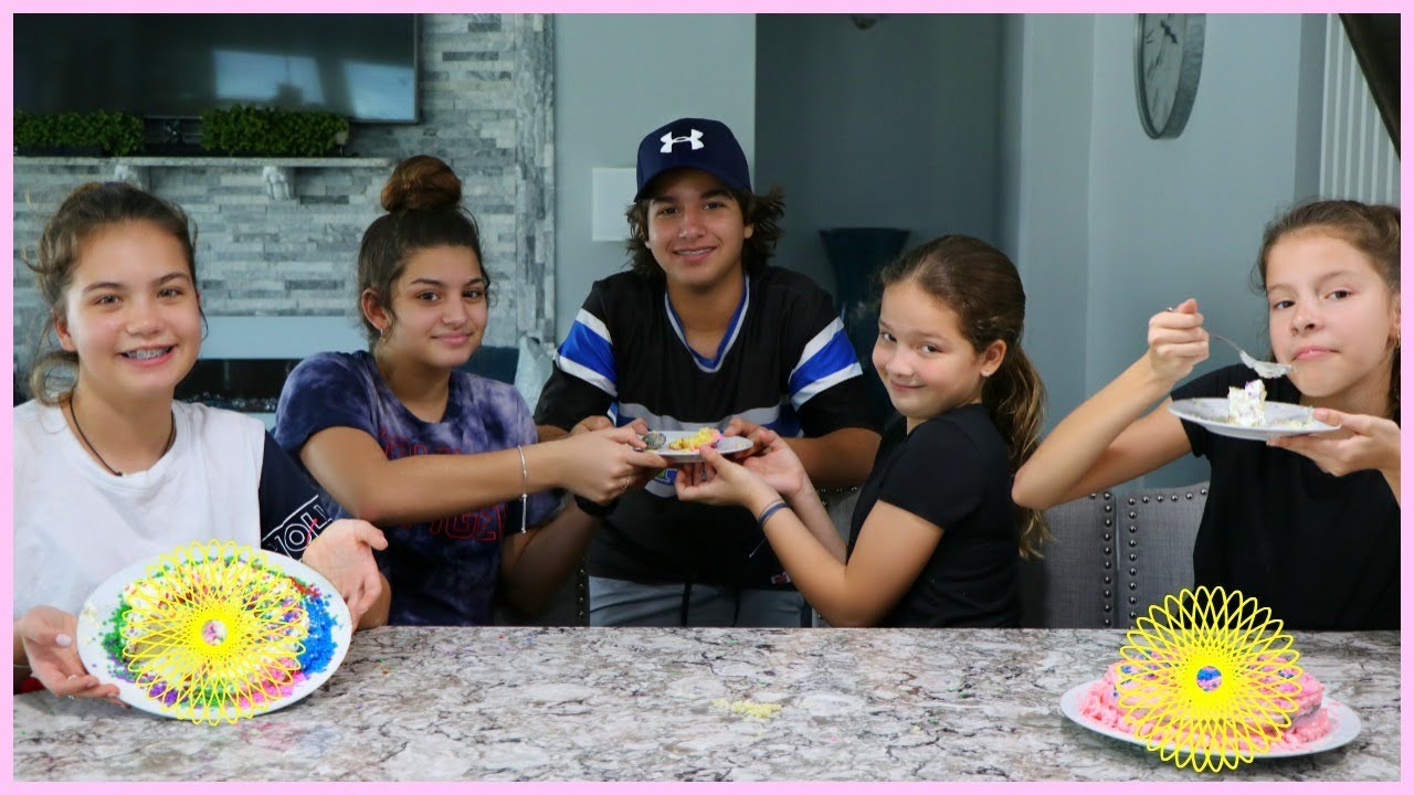 OLDER vs YOUNGER SIBLING CAKE CHALLENGE | SISTER FOREVER - YouTube
