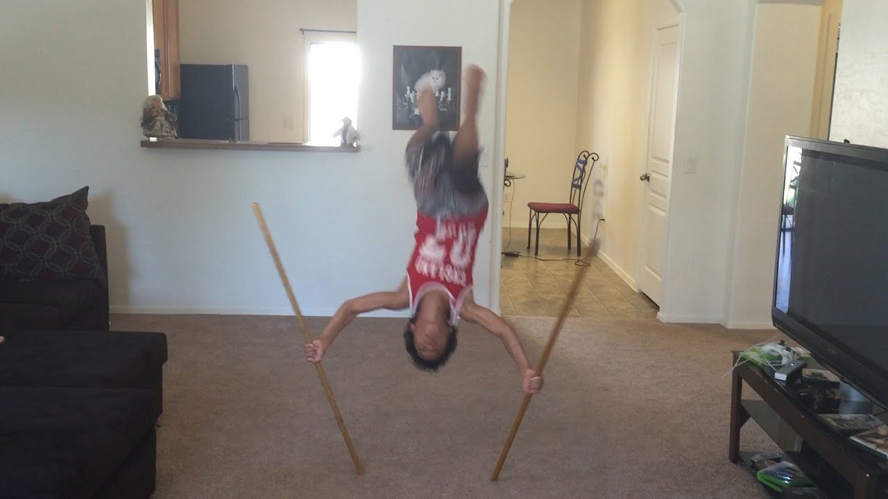 10 Years Old Kid Doing Some Amazing Acrobatic Moves - YouTube