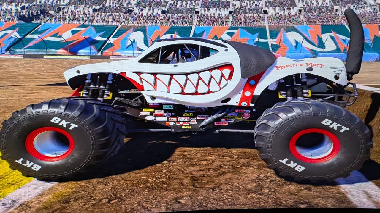 Monster Jam showdown freestyle Monster Mutt Dalmatian Gameplay - YouTube