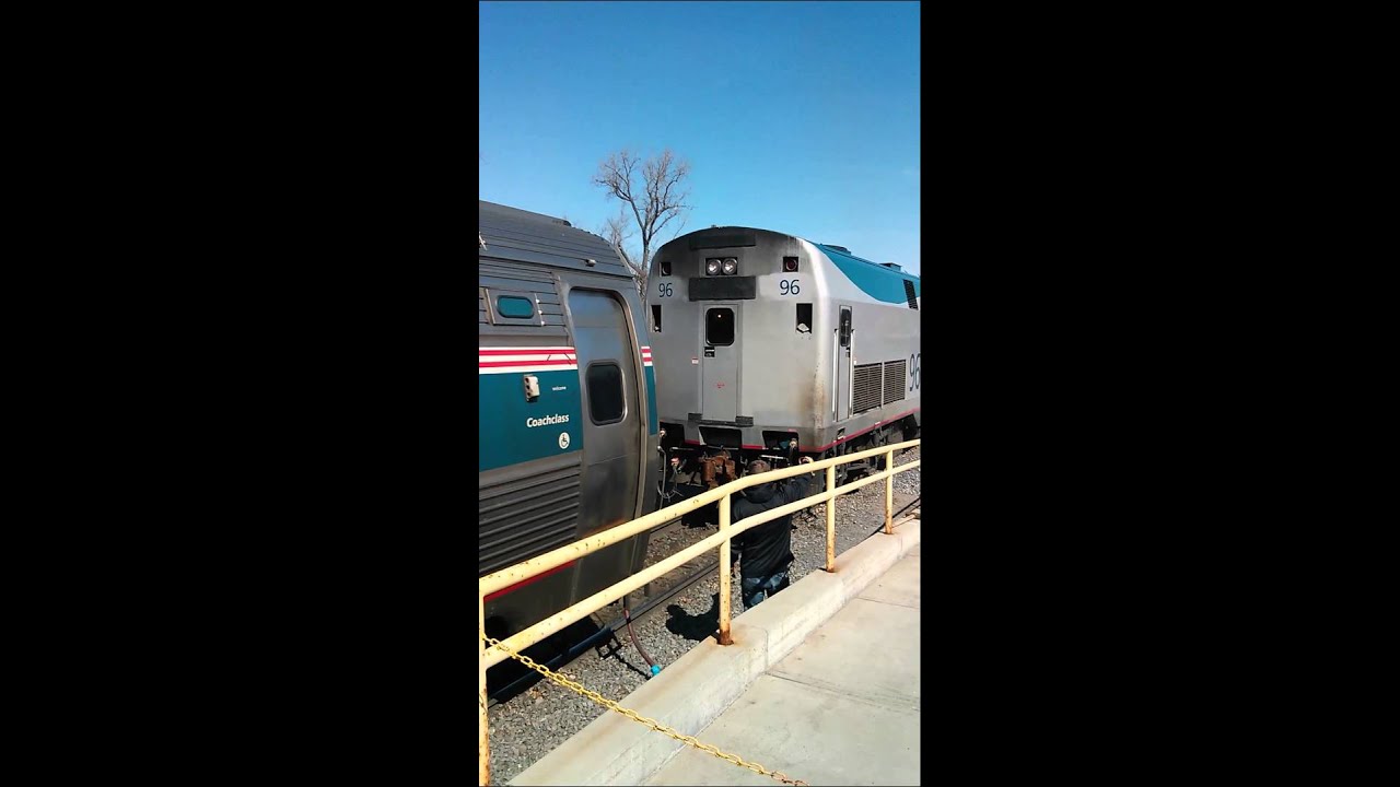 Amtrak engine change - YouTube