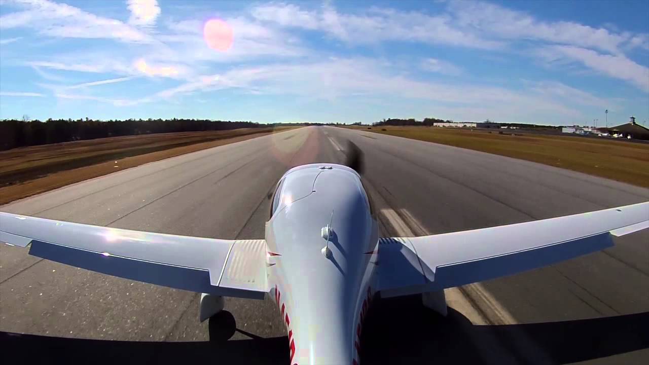 Crosswind Landing Practice in a Diamond DA40 - YouTube
