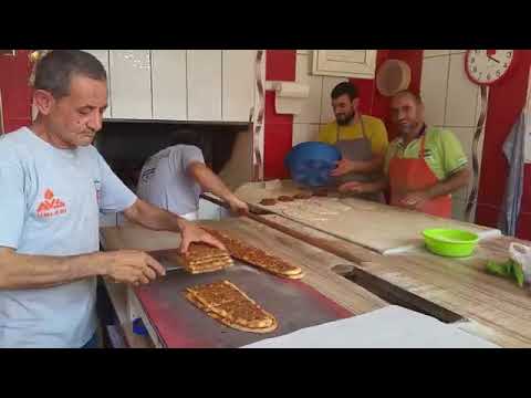 Ankara Kıymalı Pide Hamuru Elle Açılır...Kendini Kral En iyi Sanan Merdaneli Pideceilere Selam...