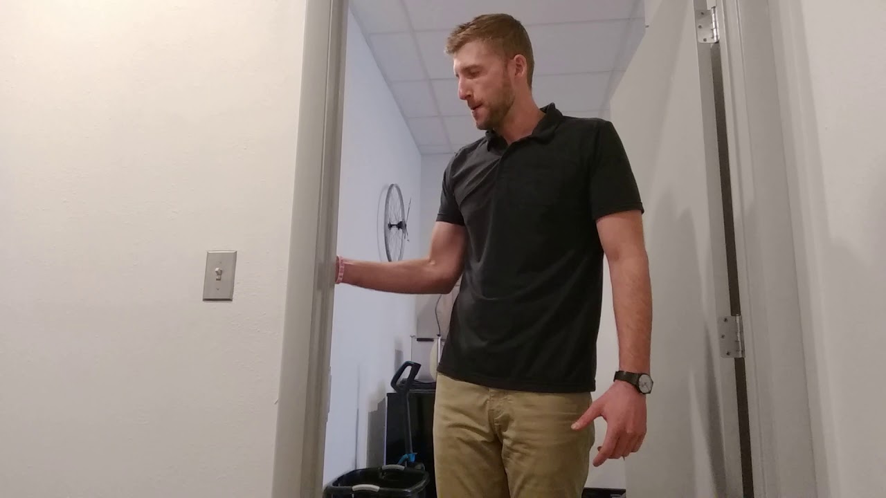 Shoulder external rotation in doorway - YouTube