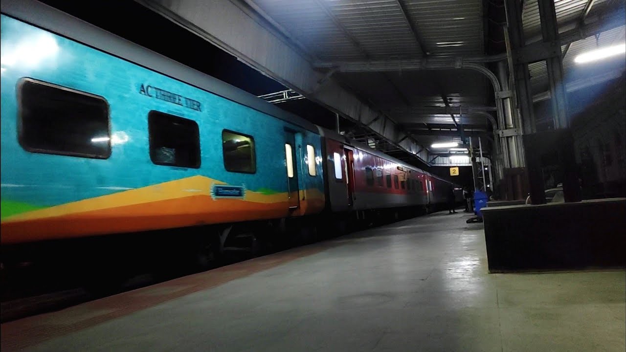 WORLD'S LONGEST RAILWAY PLATFORM HUBBALLI JUNCTION - YouTube