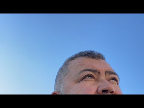 Siyah inciler kirli Perçem kanatlarını dizen ekeriz