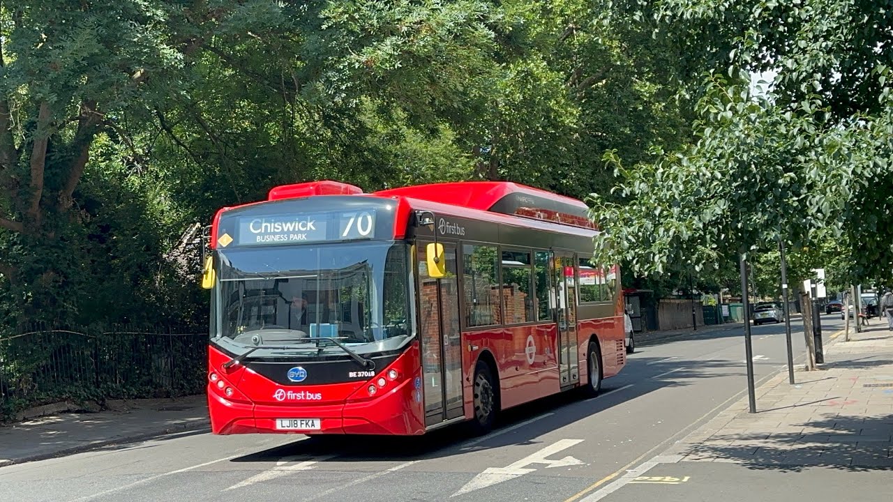*Fast bus* Journey on enviro 200 EV (LJ18FKA): Route 70 to Chiswick ...