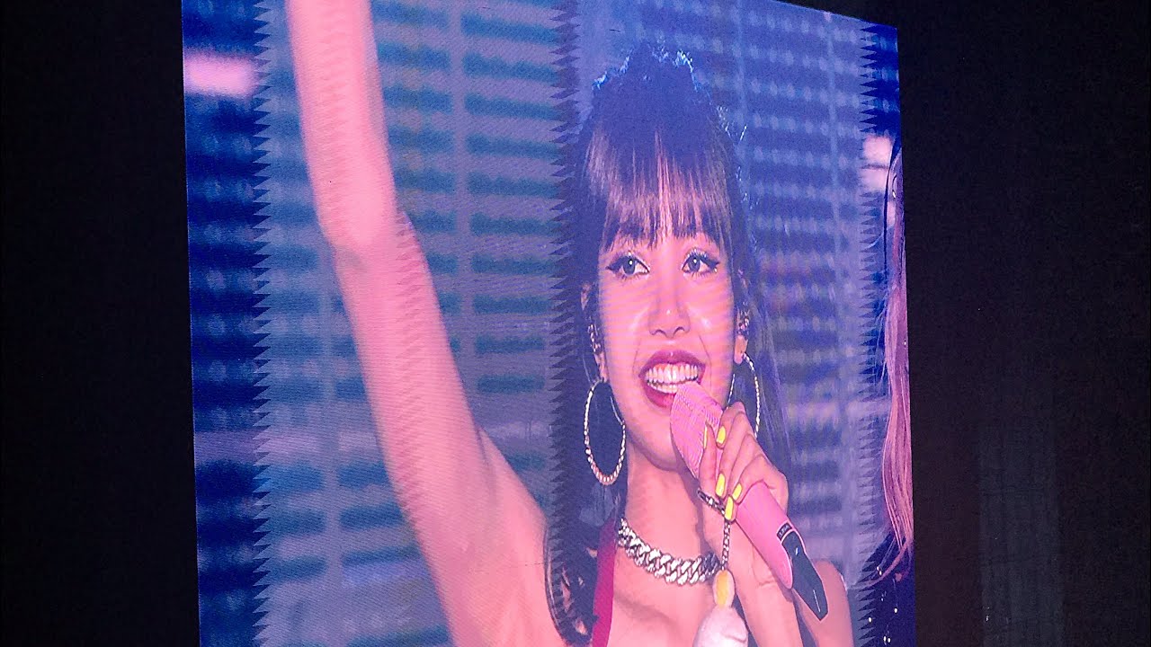 Lisa Solo - #BLACKPINKInBangkokEncoreDay3 | Elleissaree - YouTube