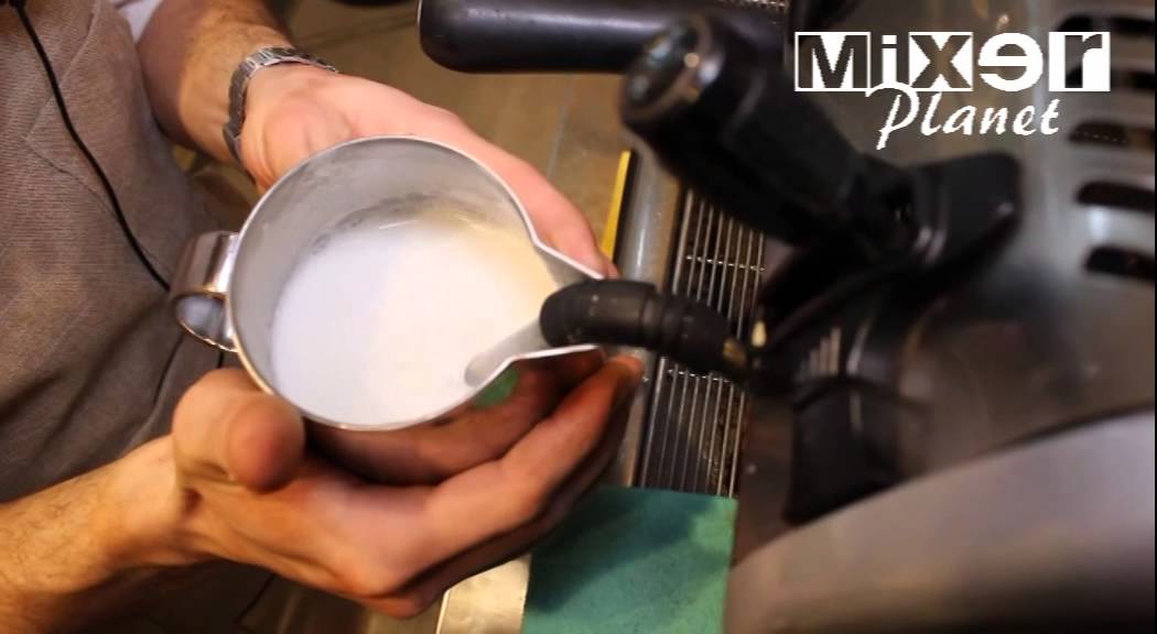 Tutorial: macchiato matcha, ecco come si prepara - YouTube