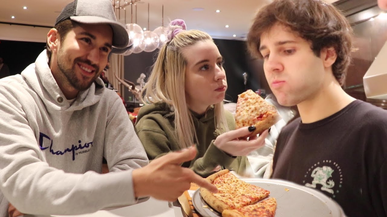 DELIVERY VS. FROZEN PIZZA TASTE TEST CHALLENGE!! - YouTube