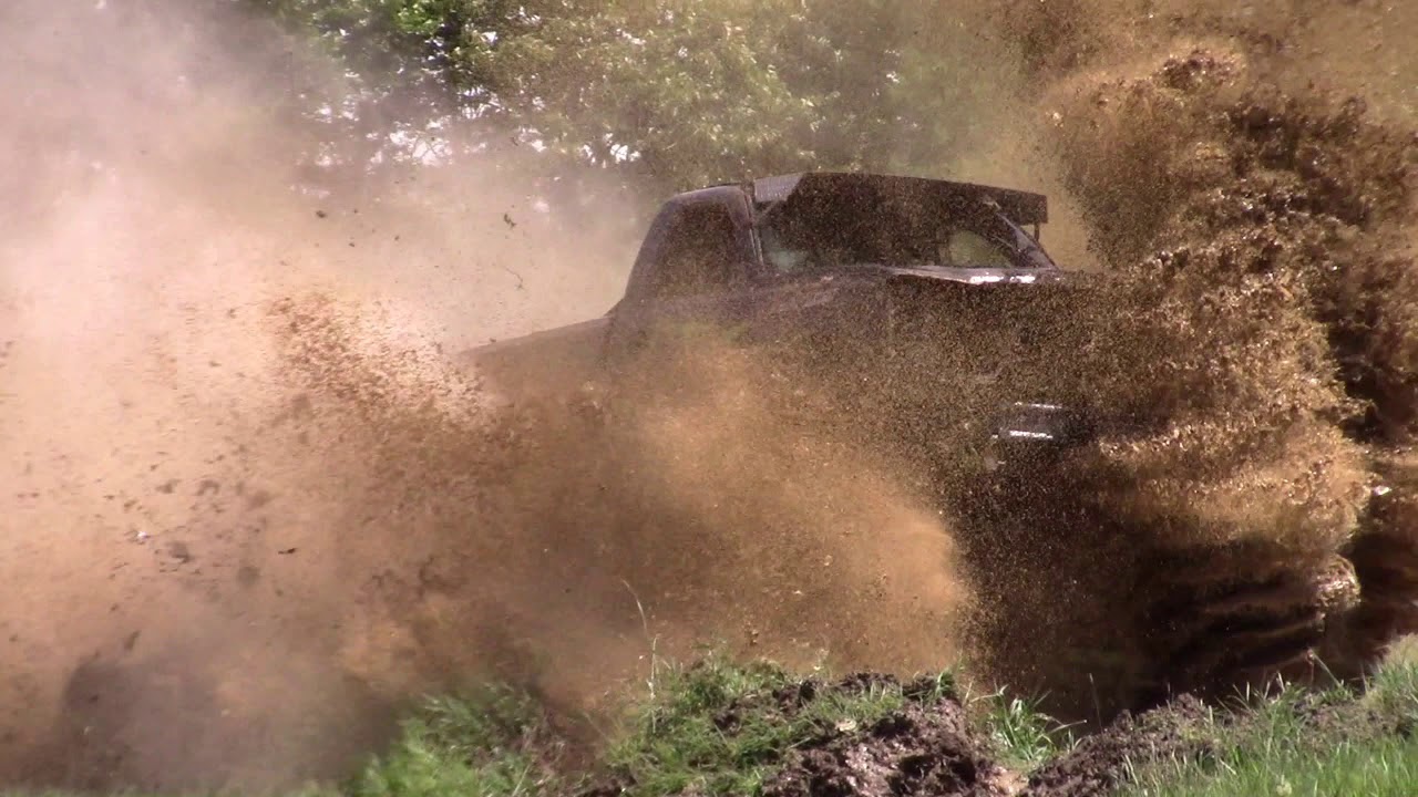 Barnyard Boggers Mud Bog Action - YouTube