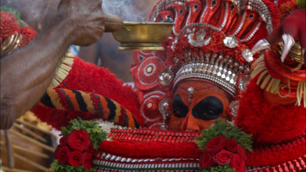 Vishnumoorthy theyyam | Koladhari Sri Murali Panikkar | Pulikunnu Shree ...