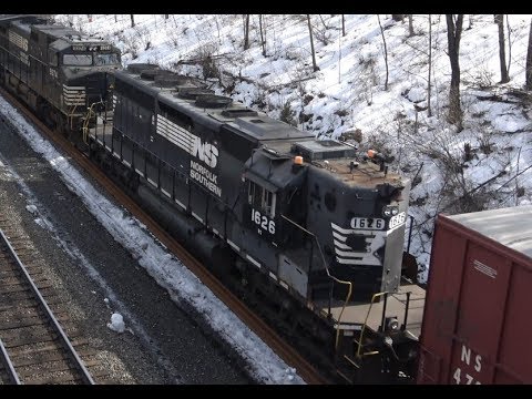 SD40-2 high hood in the consist & a helper meet 4k - YouTube