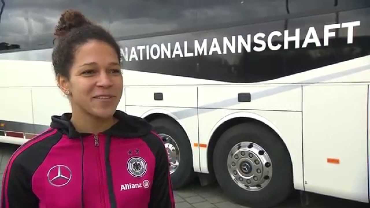 Mercedes-Benz: New team bus for the German National Women Soccerteam ...