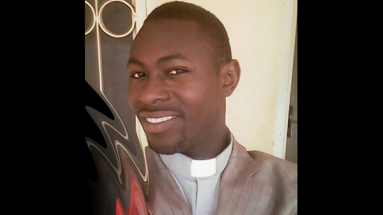 Diacre Emmanuel DOUYON Chant Ama Boi Gognoin! - YouTube