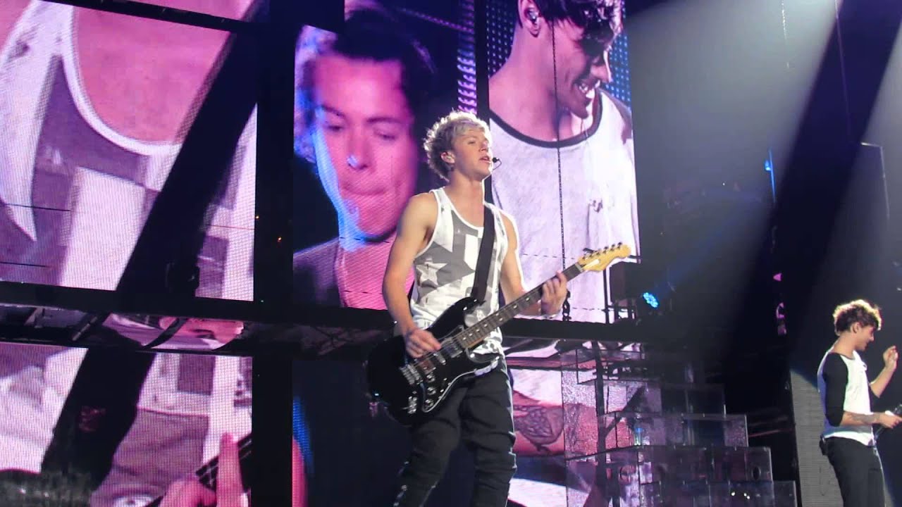 One Direction singing Live "Best Song Ever" in concert at Mandalay Bay ...