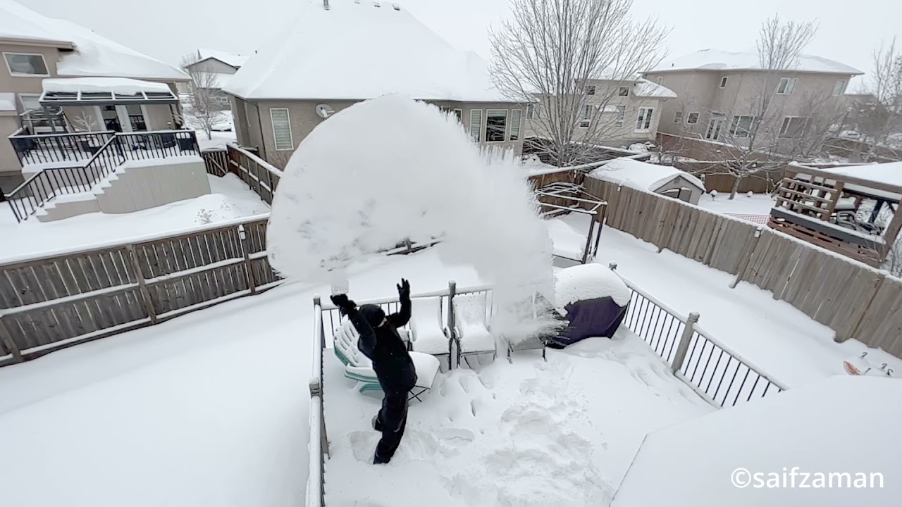 Turn Boiling water into Snow at -32 °C in Winnipeg Canada - YouTube