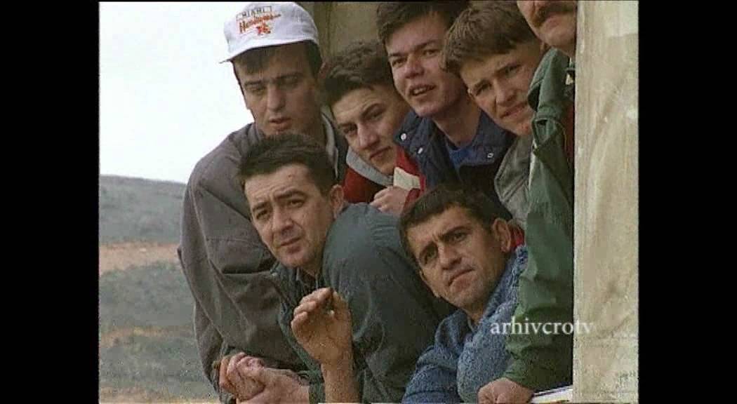 Mostar 1994. puštanje zatvorenika iz zatvora Heliodrom 2.dio - YouTube