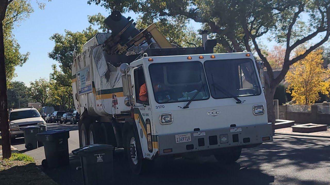 City of Pasadena: 2 Autocar ACX and a Fast CCC Rapid Rail Garbage ...