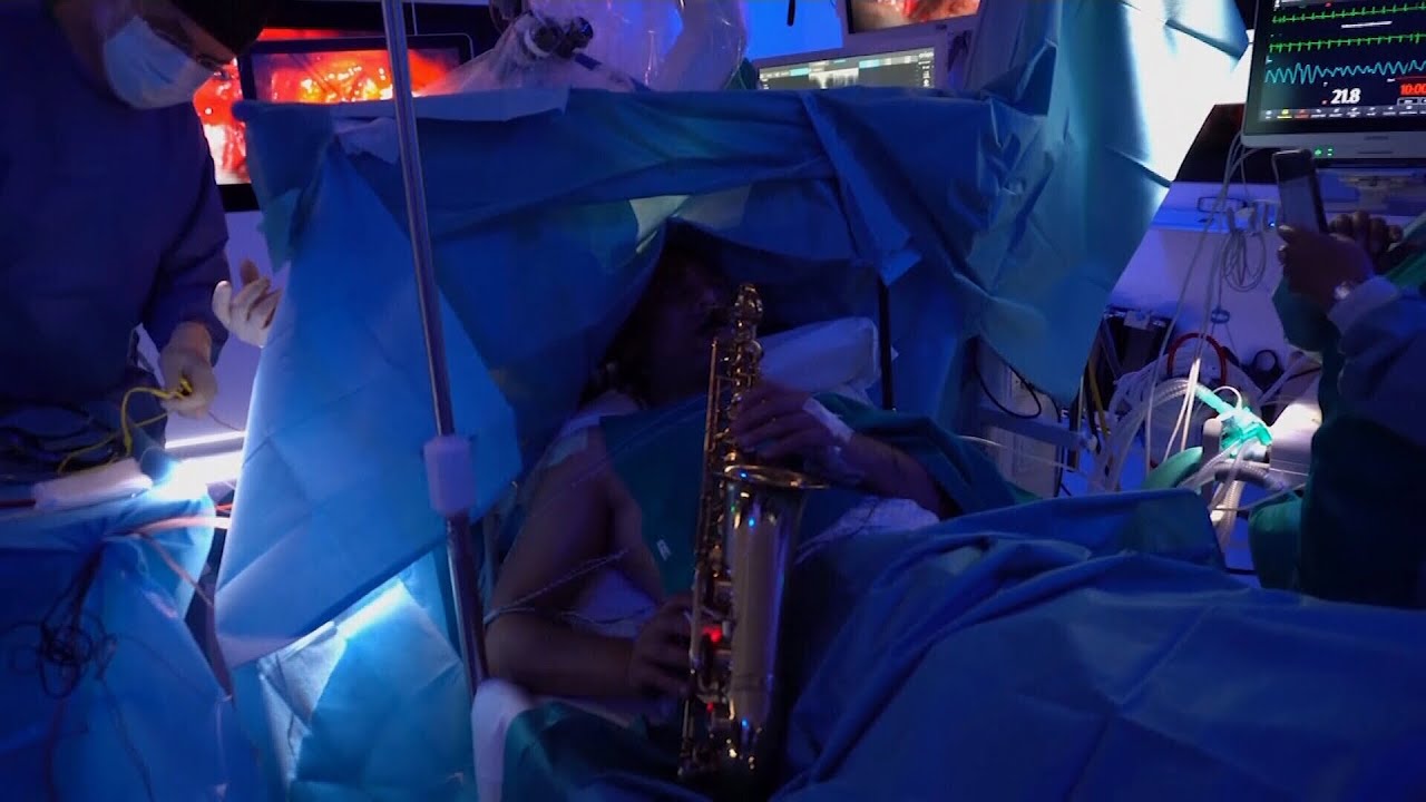 Patient plays saxophone during brain surgery in Italy - YouTube