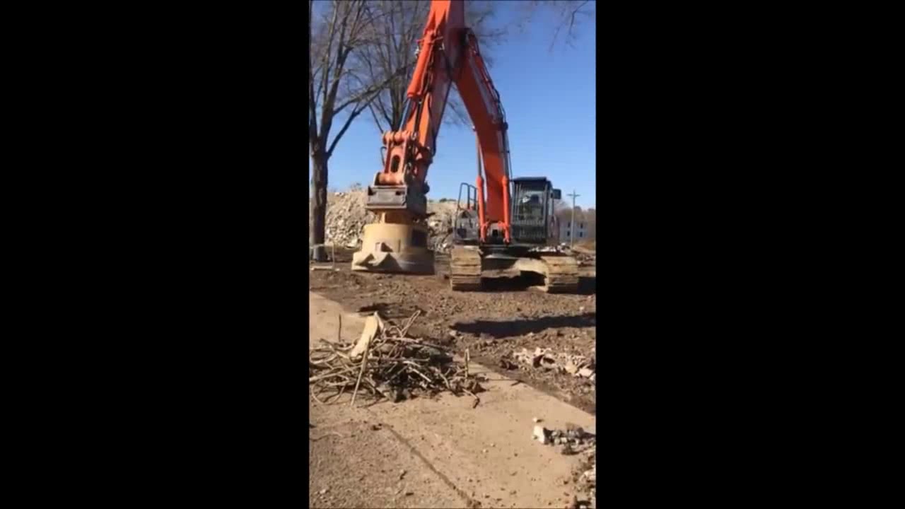 50 Sorting Claw Magnet (ESA) with Quick Coupler - Moley Magnetics - YouTube