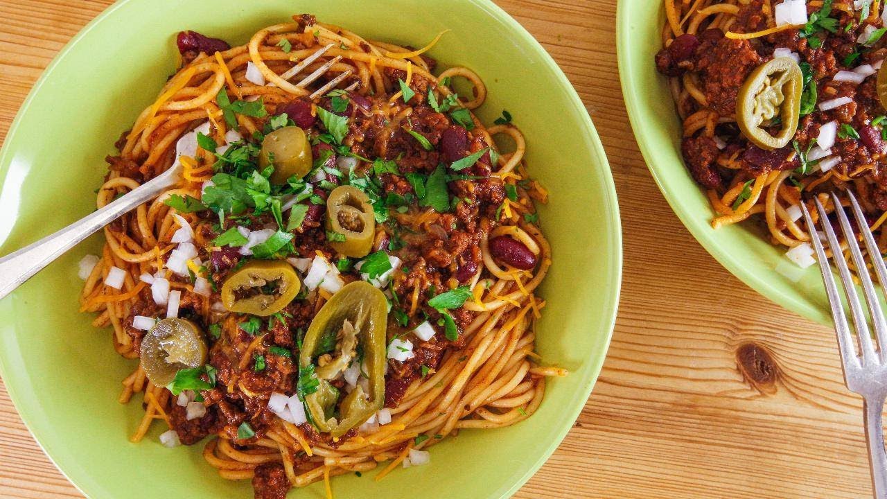 Rachael's Cincinnati/Kentucky Chili Spaghetti 5-Way Style - YouTube