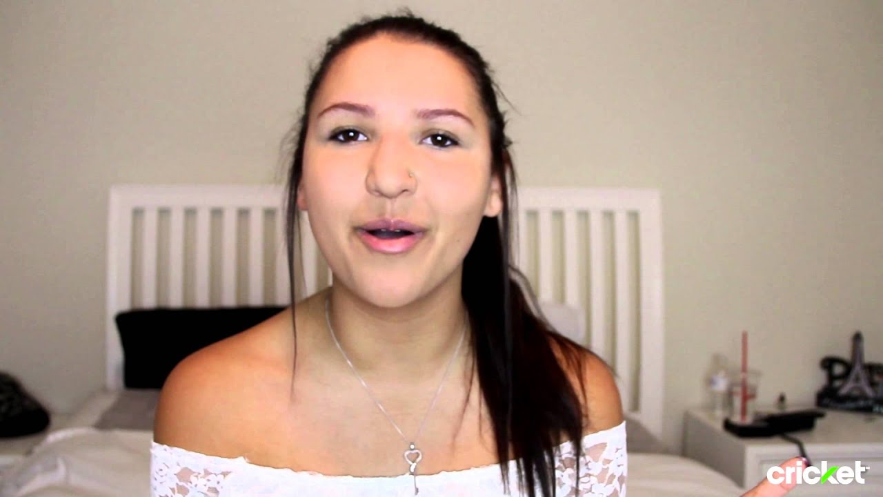 Sasha the beauty vlogger gives us #STSA - YouTube