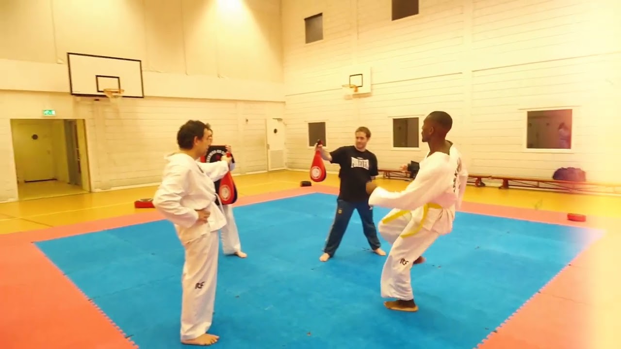 Triple kick slow motion - YouTube