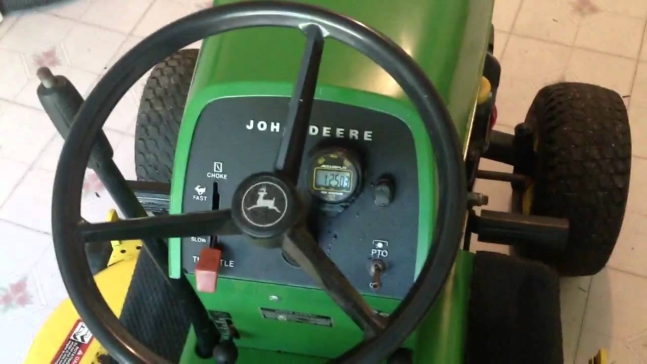 John Deere 111 - YouTube